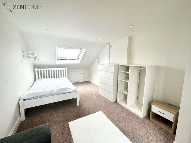 Room at Roslyn Road, Greater London