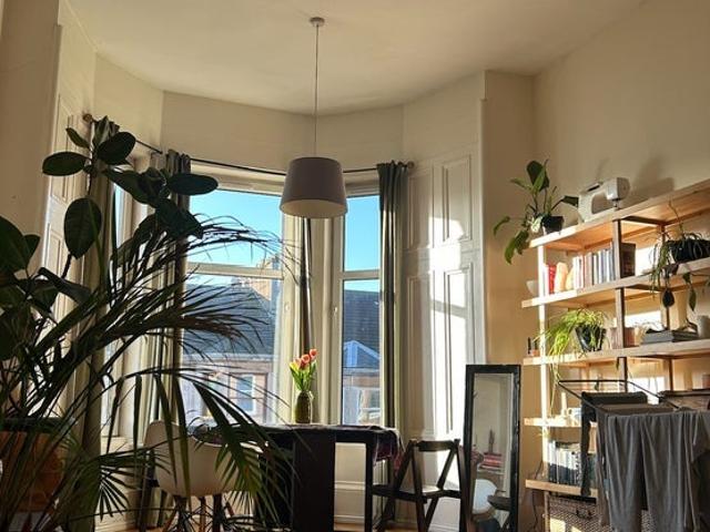 Room at Roslea Drive, Glasgow