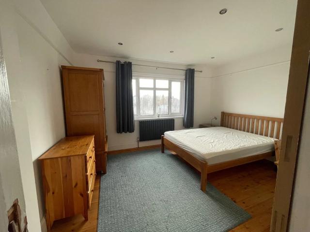 Room at Ross Road, Greater London
