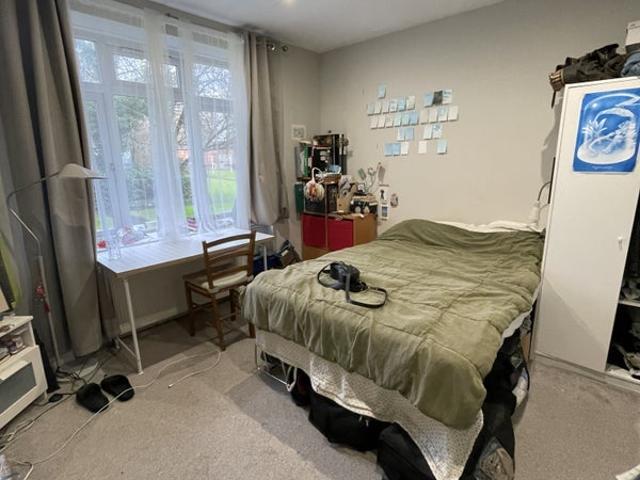 Room at Rowan Road, Glasgow