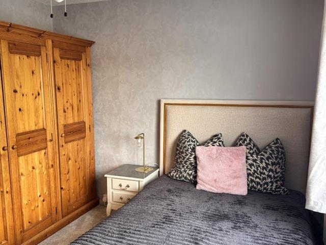 Room at Rowan Road, Swanley