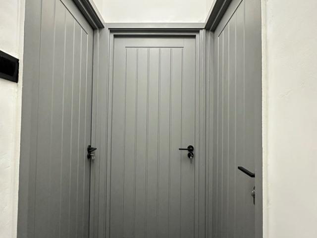 Room at Rowdowns Road, Greater London