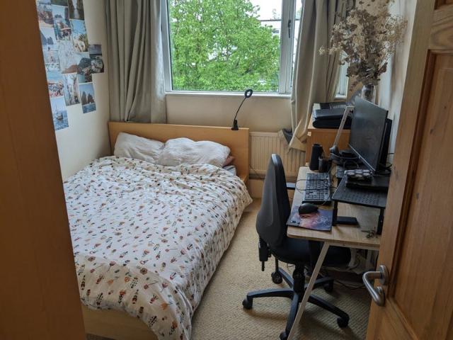 Room at Rowstock Gardens, Greater London