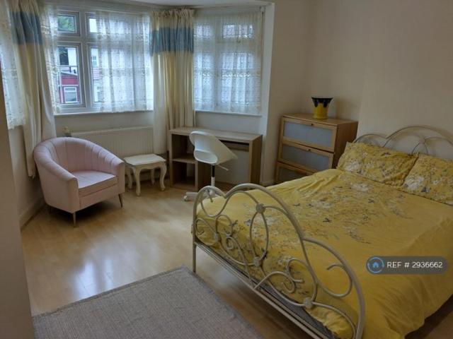 Room at Rowsley Avenue, Greater London