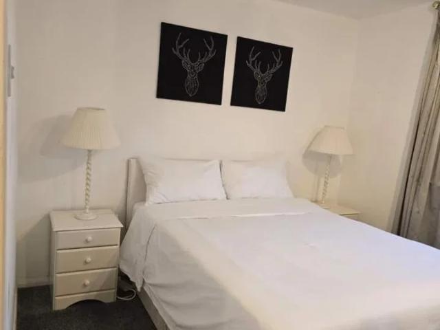 Room at Roth Drive, Brentwood