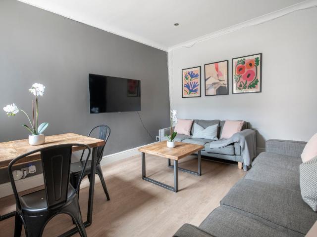 Room at Rothesay Avenue, Nottingham
