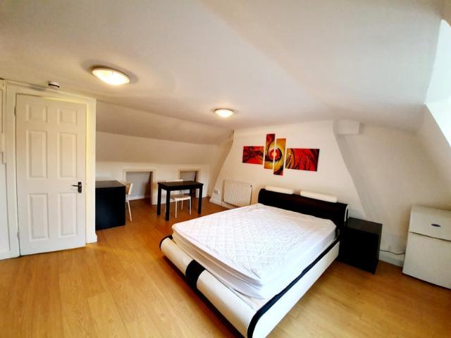 Room at Rotherhithe New Road, Greater London