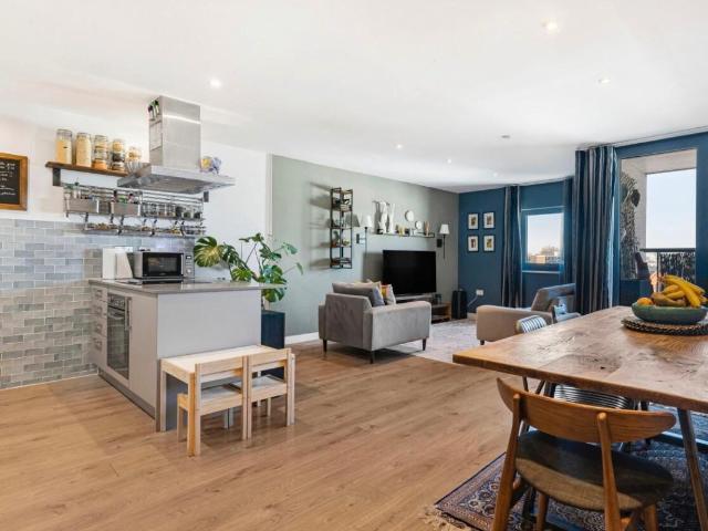 Room at Rotherhithe New Road, Greater London