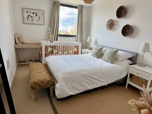 Room at Rotherhithe New Road, Greater London