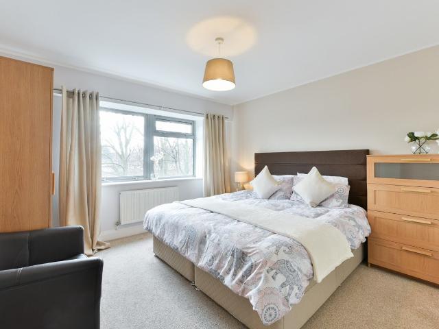 Room at Rotherhithe Street, Greater London