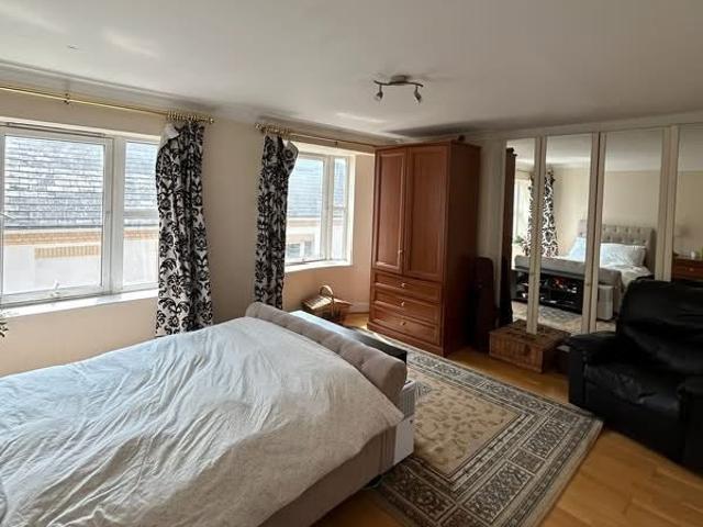 Room at Rotherhithe Street, Greater London