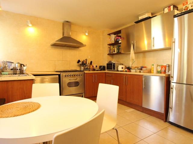 Room at Rotherhithe Street, Greater London