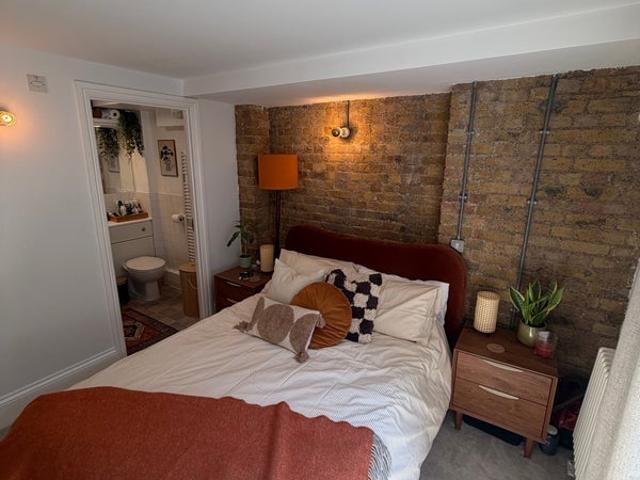 Room at Rotherhithe Street, Greater London