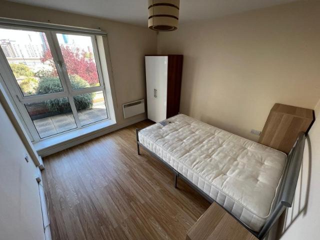 Room at Rotherhithe Street, Greater London