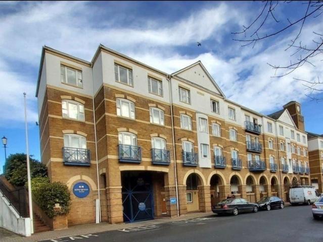 Room at Rotherhithe Street, Greater London