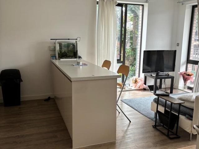 Room at Rotherhithe Street, Greater London