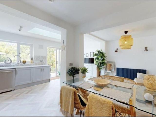 Room at Roxburgh Road, South Kesteven