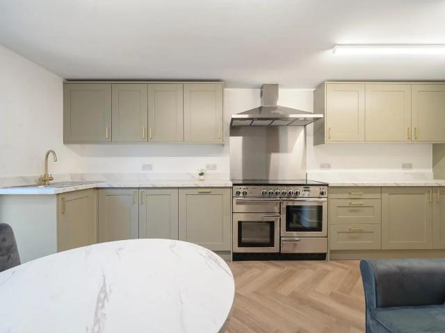 Room at Royal Oak Road, Woking