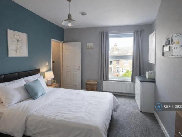 Room at Royal Avenue, Doncaster