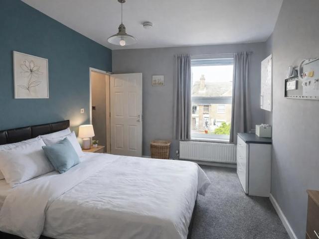 Room at Royal Avenue, Doncaster