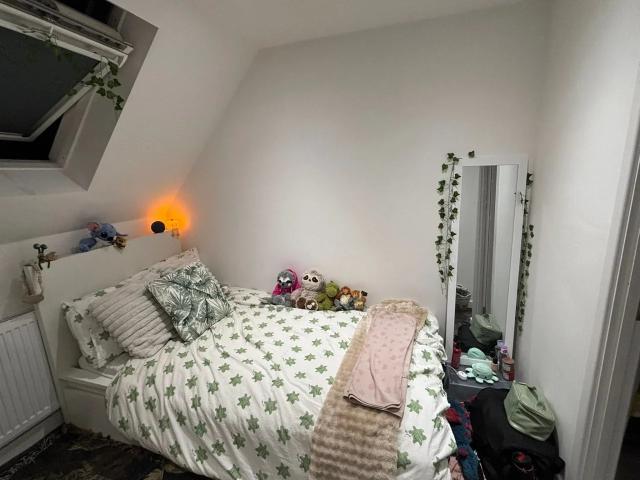 Room at Roycroft Road, Bristol