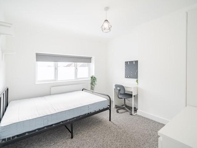 Room at Roycroft Road, Filton