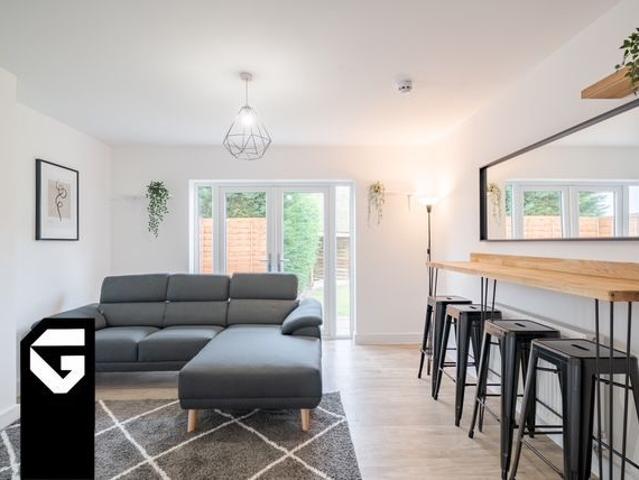 Room at Roycroft Road, Filton