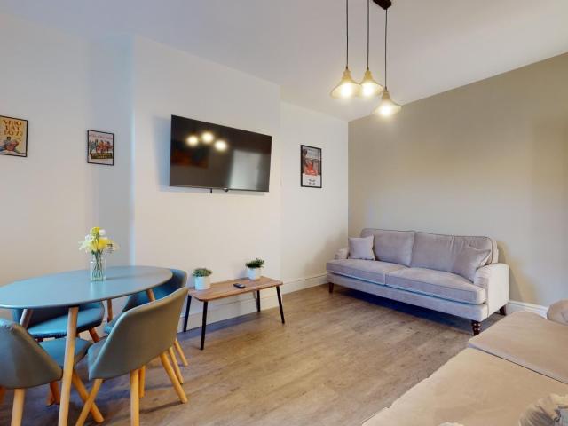 Room at Royland Road, Charnwood
