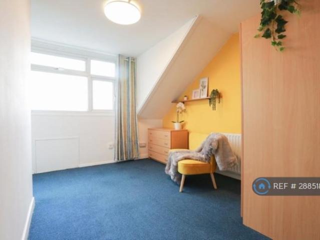 Room at St. Margaret Road, Coventry