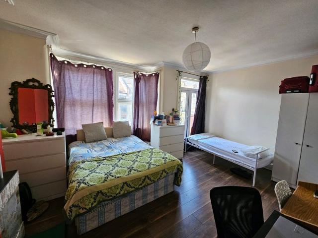 Room at St. Margaret's Avenue, Greater London