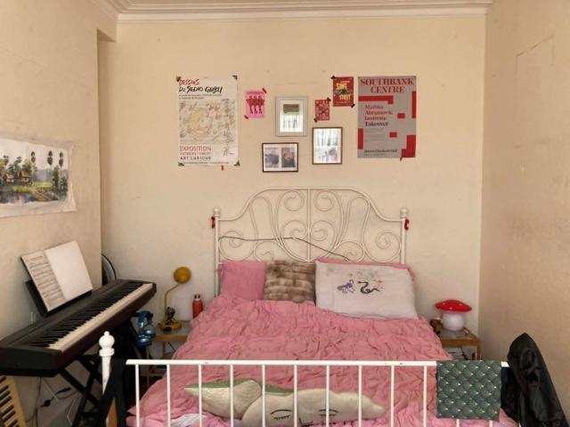 Room at St. Margaret's Avenue, Greater London