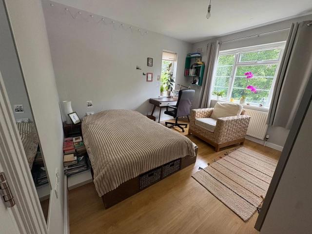 Room at St. Mark's Hill, Greater London
