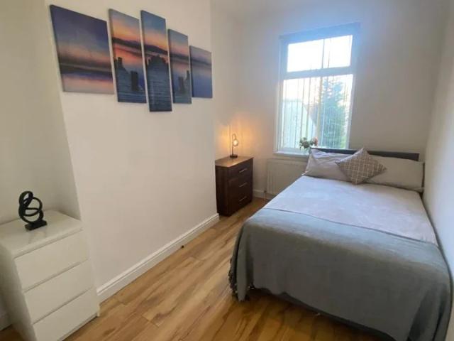 Room at St Mary's Road, Doncaster