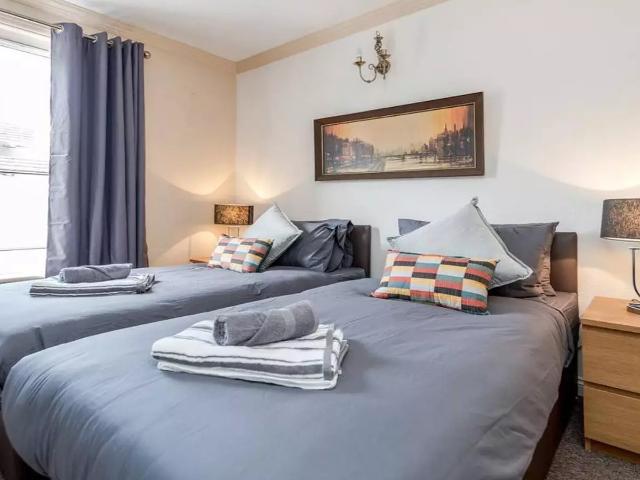 Room at St. Mary's Road, Watford
