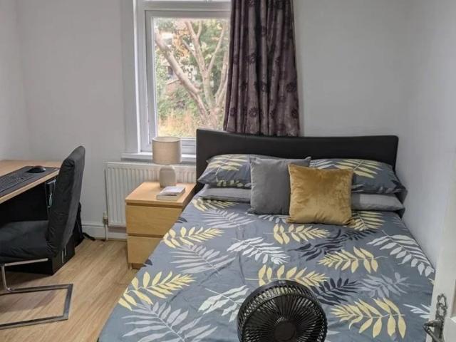 Room at St Albans Road, Watford