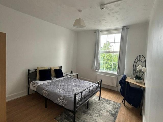 Room at St. Andrew's Road, Gravesham