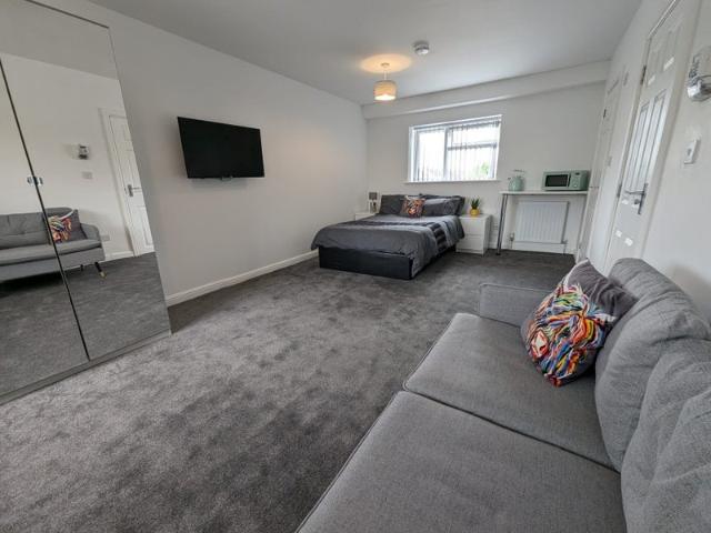 Room at St. Andrew's Way, Slough