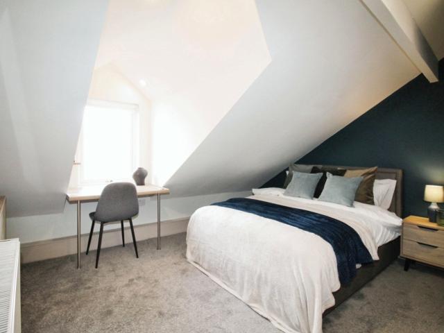 Room at St Ann's Avenue, Leeds