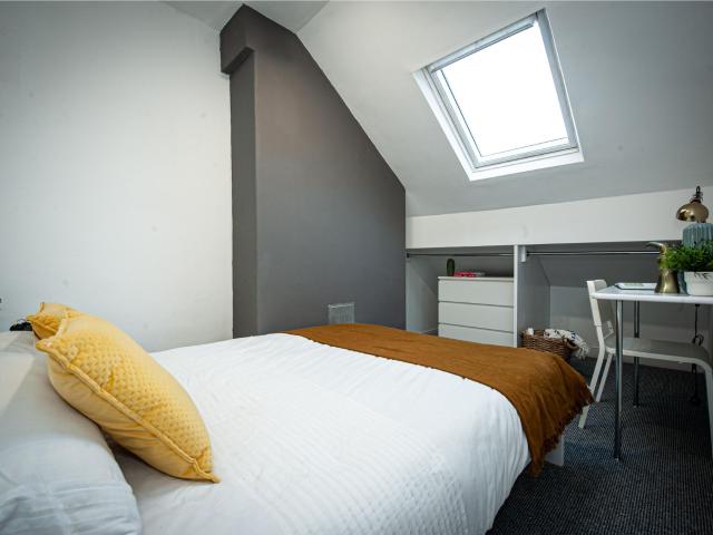Room at St Ann's Mount, Leeds