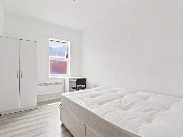 Room at St Ann's Road, Greater London