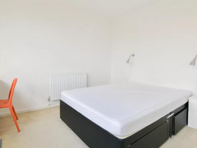 Room at St Anns Road, Greater London