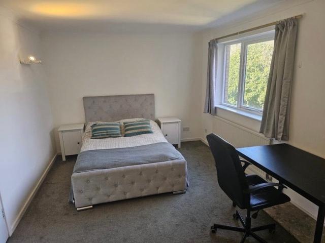 Room at St Christopher's Avenue, Cambridge