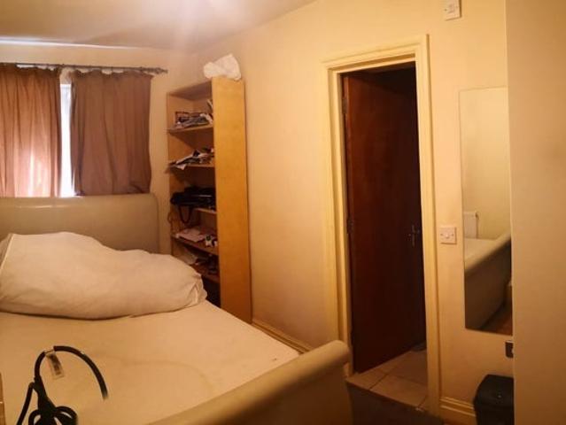 Room at St. Davids Square, Greater London