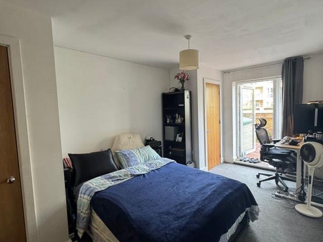 Room at St. Davids Square, Greater London