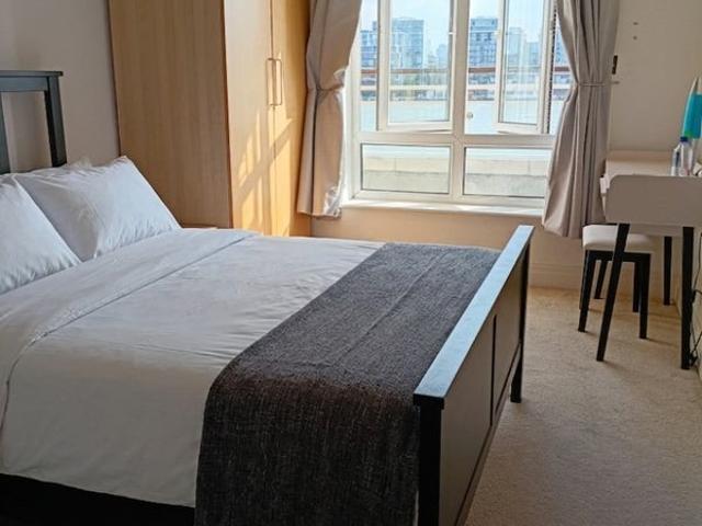 Room at St. Davids Square, Greater London
