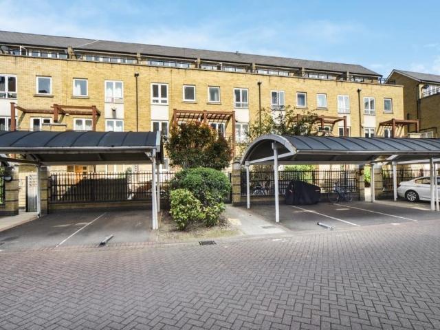 Room at St. Davids Square, Greater London