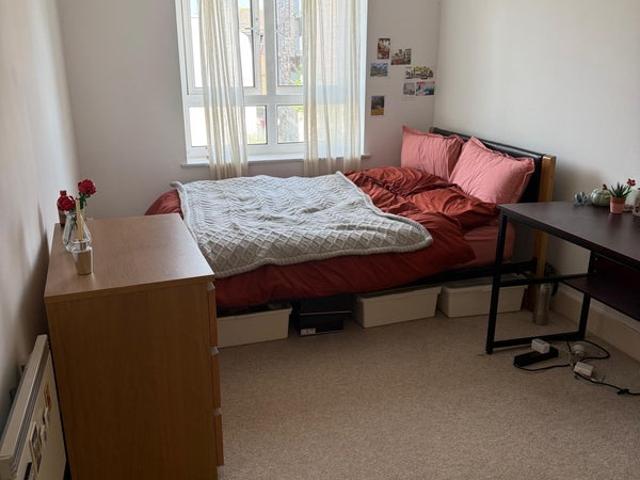 Room at St. Davids Square, Greater London