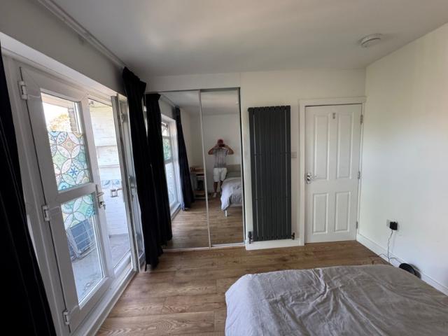 Room at St George's Road, Greater London