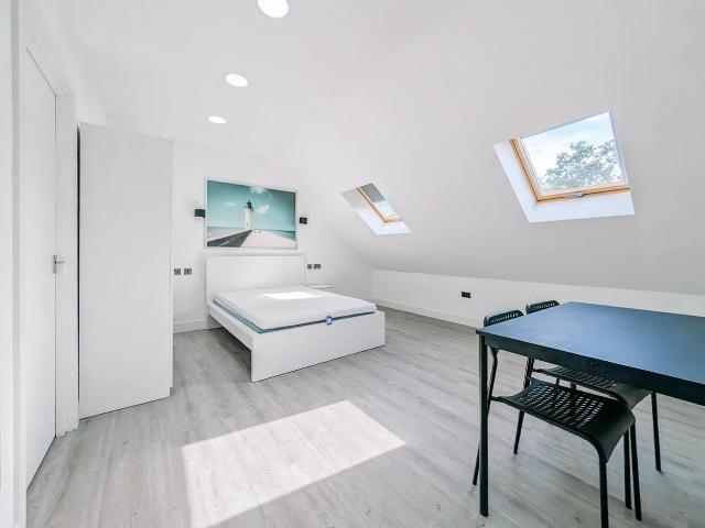 Room at St. Giles Avenue, Hertsmere