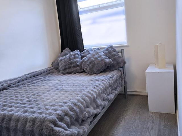 Room at St. Govan's Close, Royal Leamington Spa
